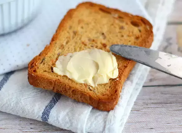 Cómo hacer mantequilla casera simple y rápida
