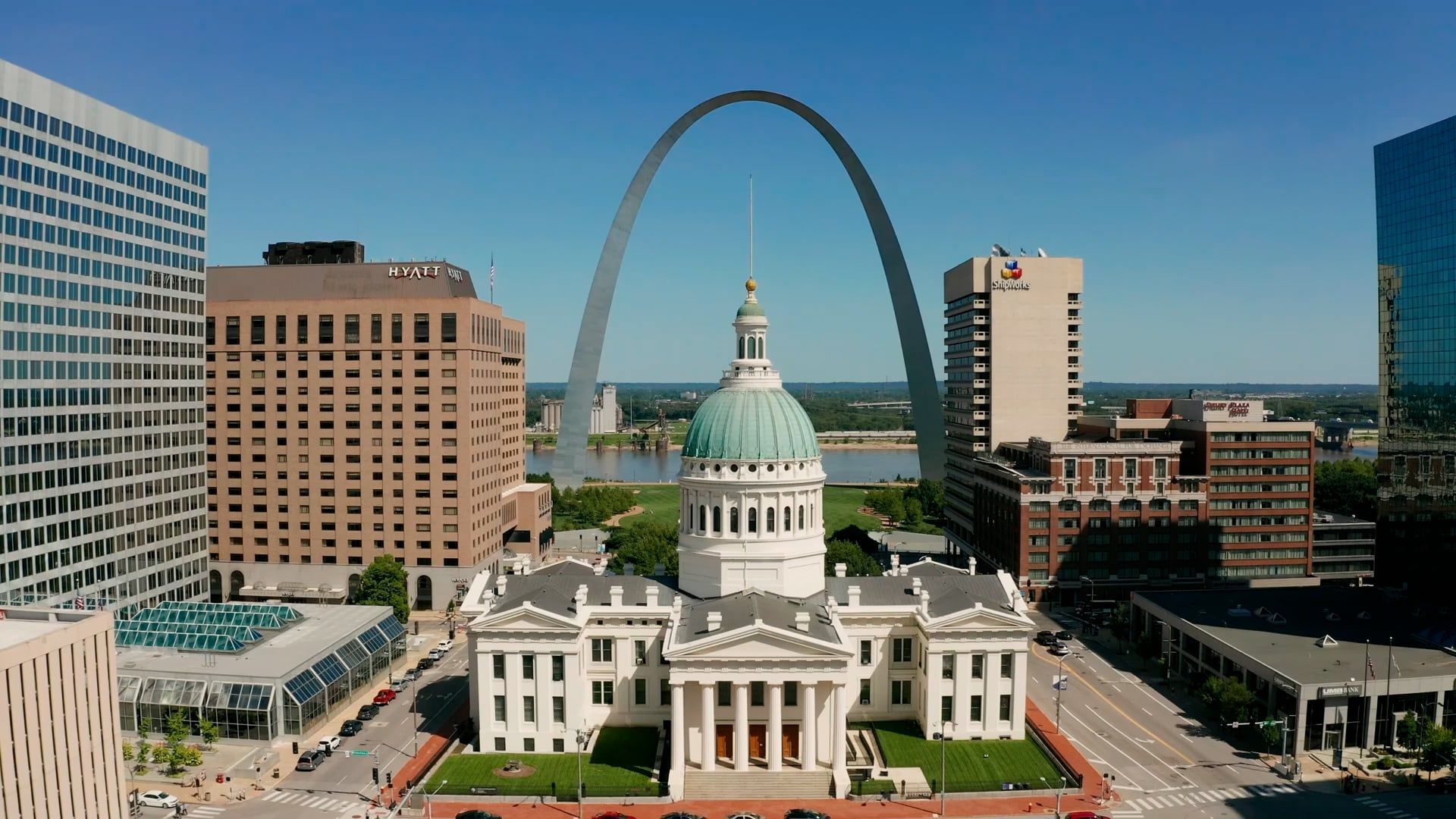 Der Gateway Arch in St. Louis: Drohnenaufnahmen eines Meisterwerks aus ...