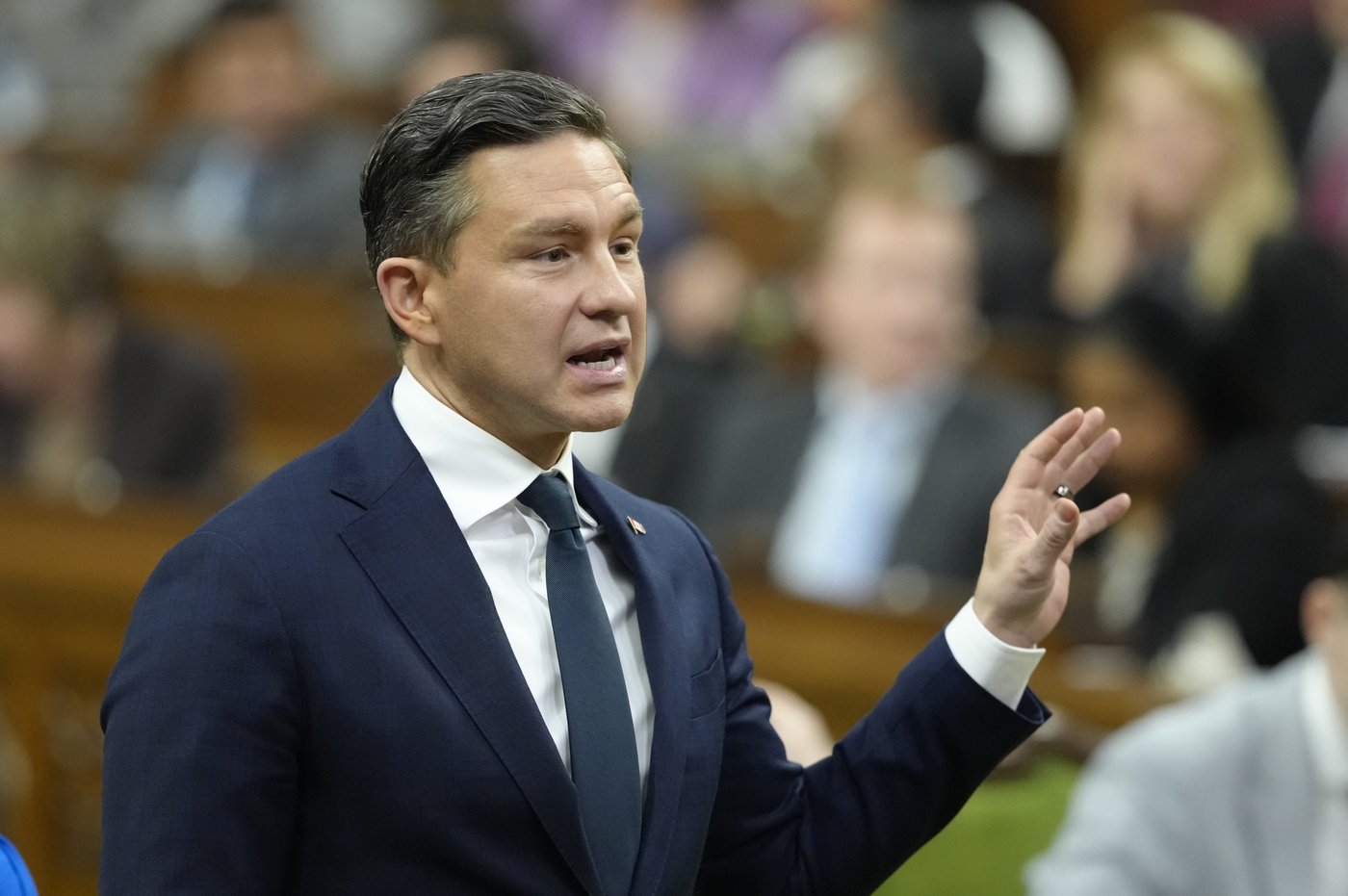 Conservatives table motion on refugee claims in response to extortion wave