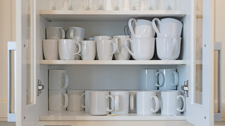 The coffee mug storage idea you'll love if your cabinet shelves are jam ...