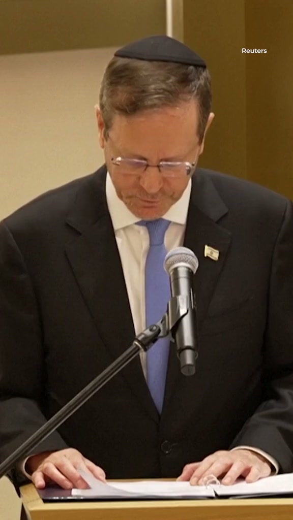 Anthony Albanese joins Isaac Herzog at synagogue