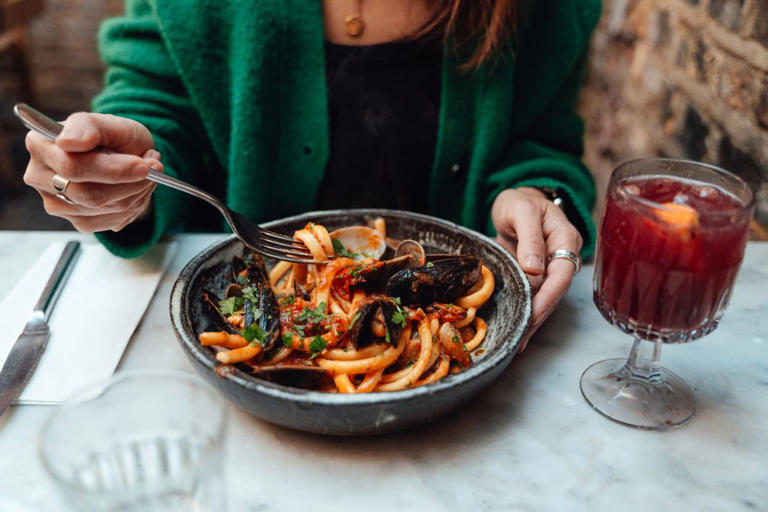 What is emotional hunger? Food anxiety expert shares how to stop ...