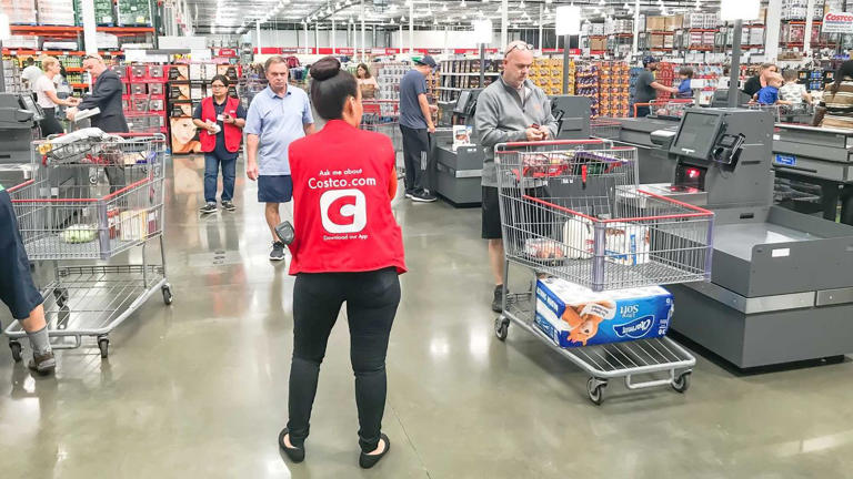 Costco is hiring for jobs that pay $20 to $25 an hour and some don't ...