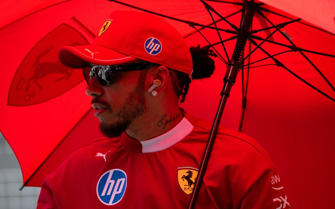 Lewis Hamilton exalta Bad Bunny após críticas de Trump em Super Bowl