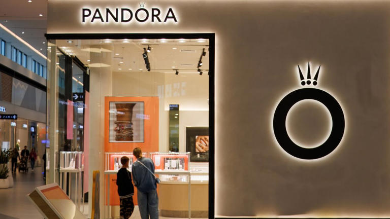 World's largest jewelry brand slashes silver use