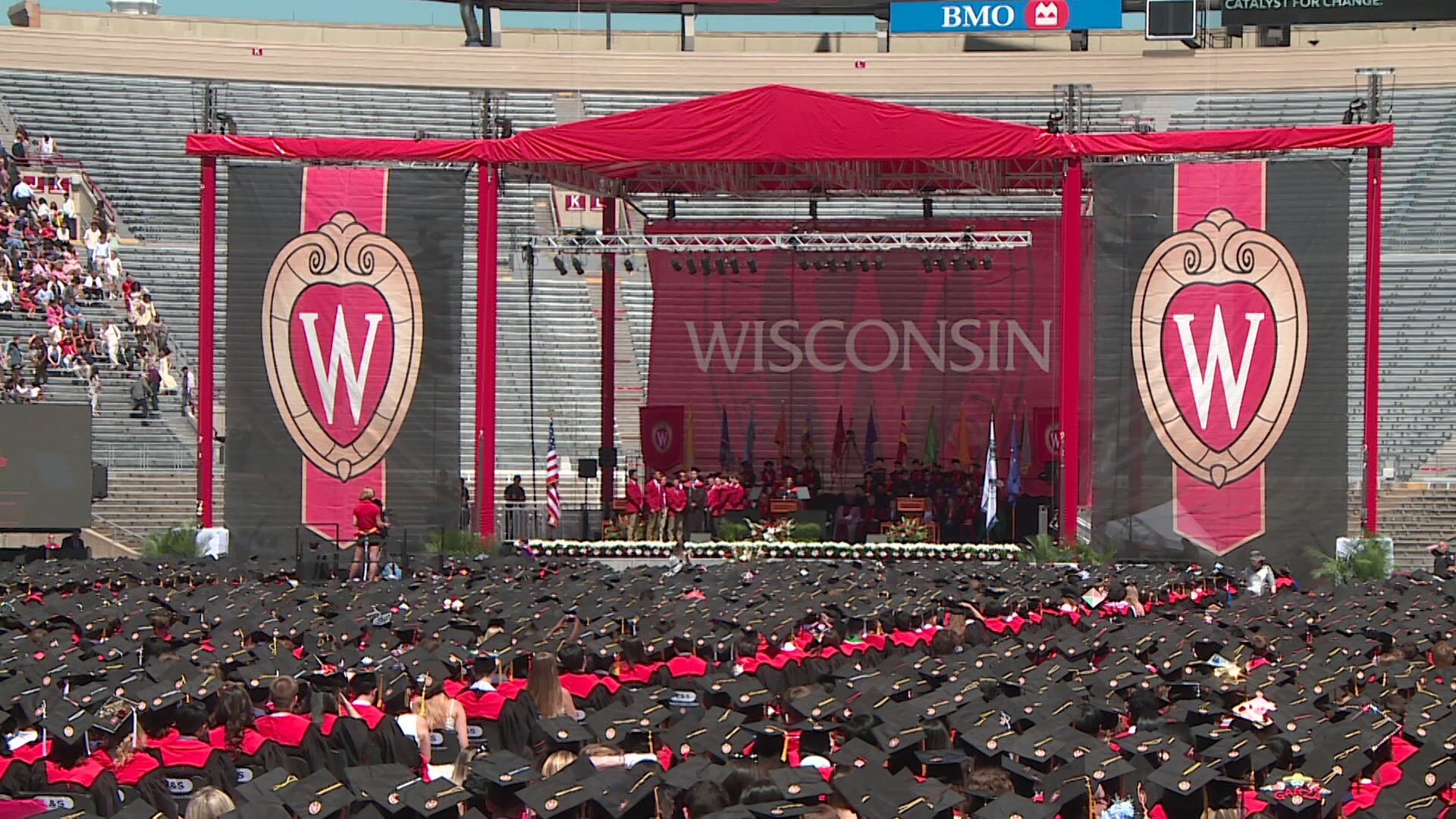 Top-selling author to give spring commencement speech at UW-Madison