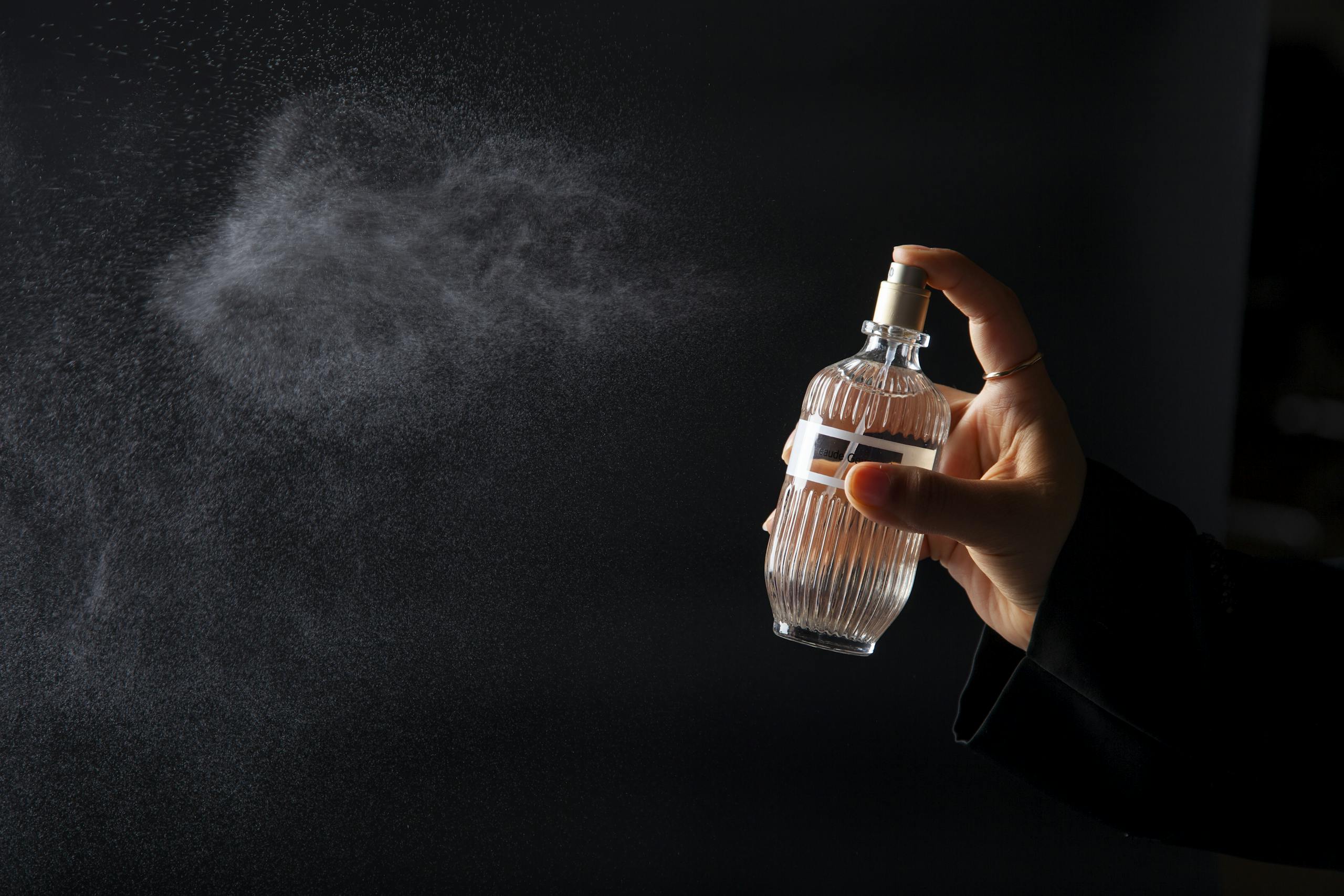 Perfume notes and the art of scented presence