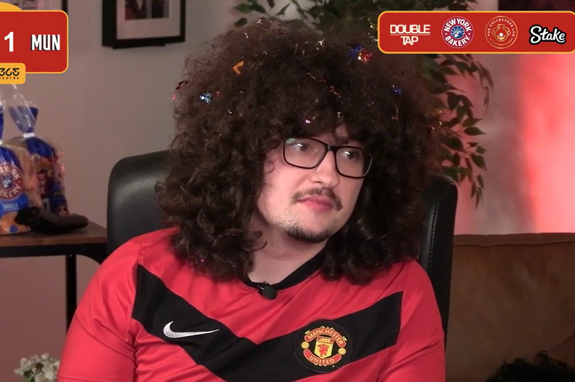 Viral Man United fan left speechless in front of 265,000 viewers as ...