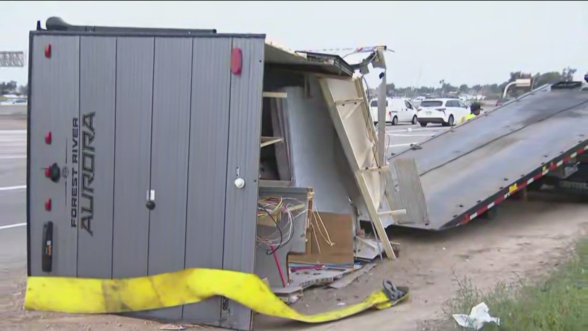 Traffic shutdown on I-15 after person steals trailer, leads to standoff ...