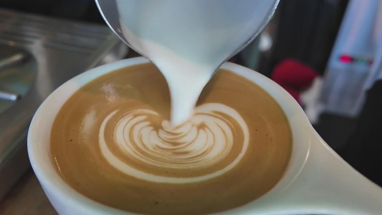 Drinking coffee, tea linked to lower dementia risk, study suggests