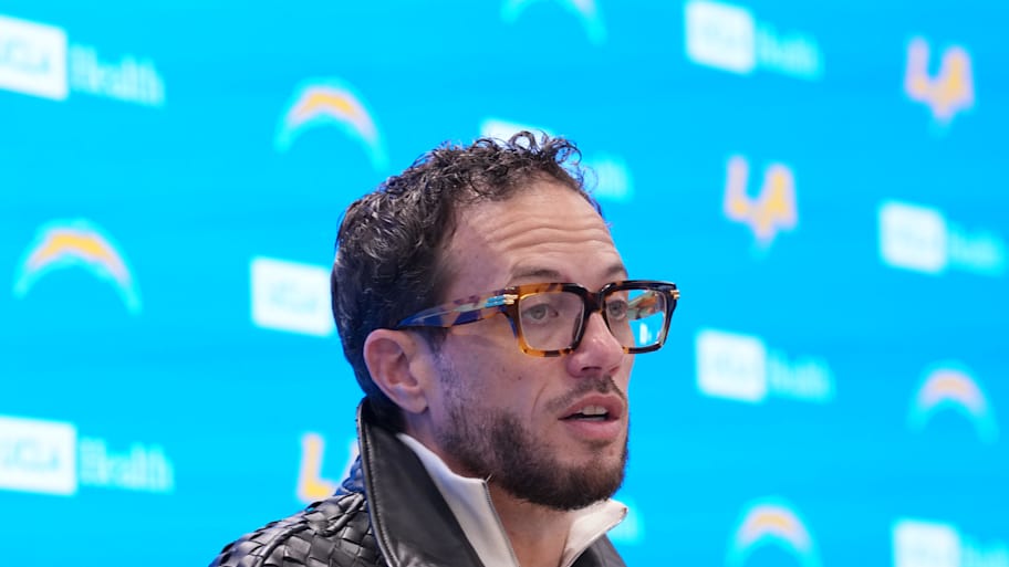 Mike McDaniel brings along another key coach to Chargers
