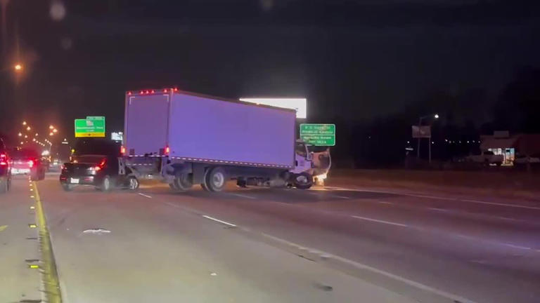 Crash on I-10 near Essen Ln. causes lane closures, traffic backups in EBR