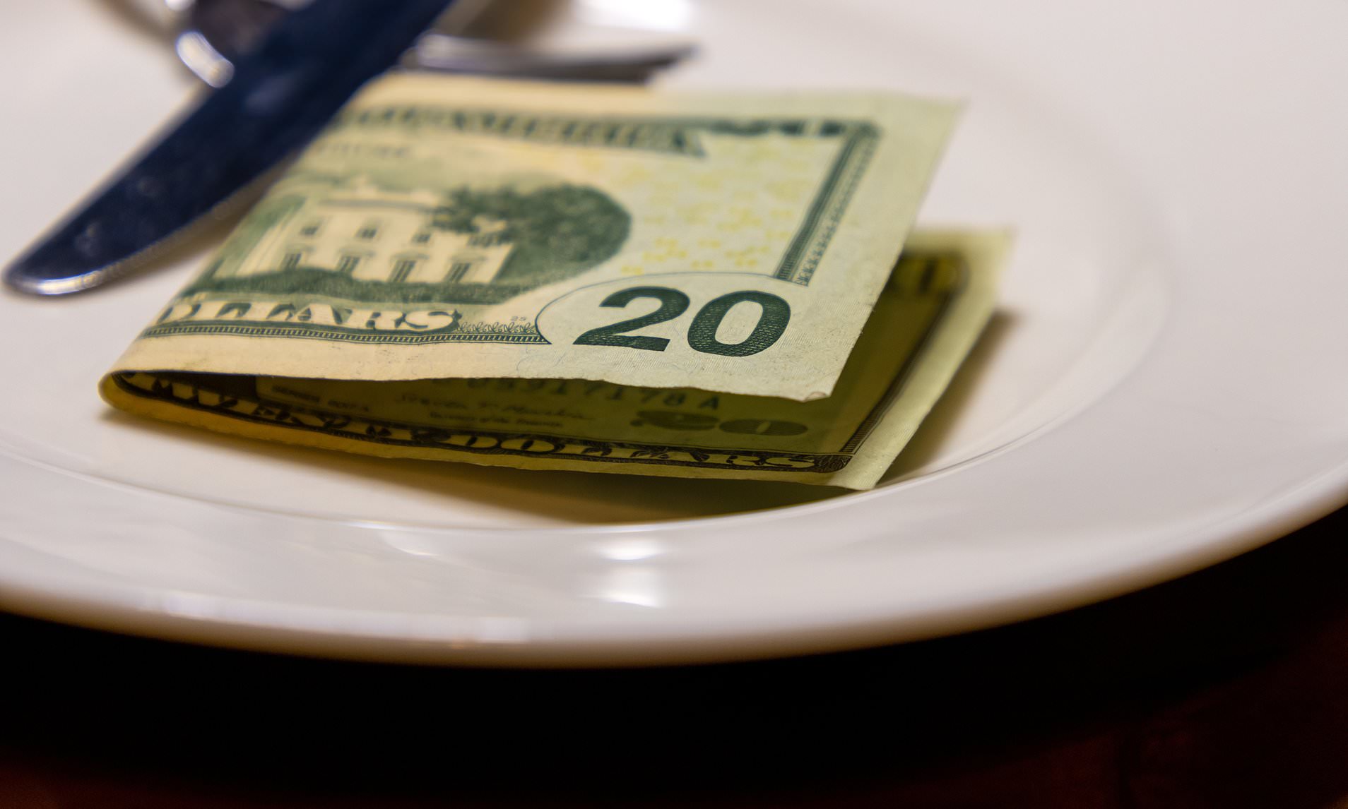 Expert reveals the best way to tip at destinations around the world ...