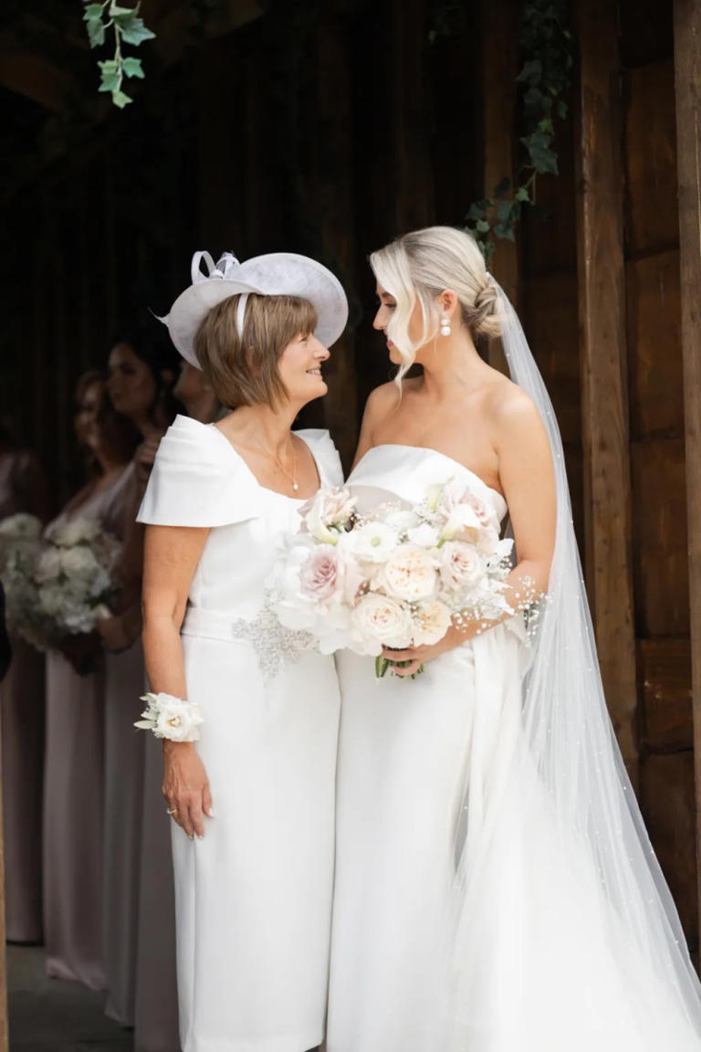 How to look modern and stylish as mother of the bride