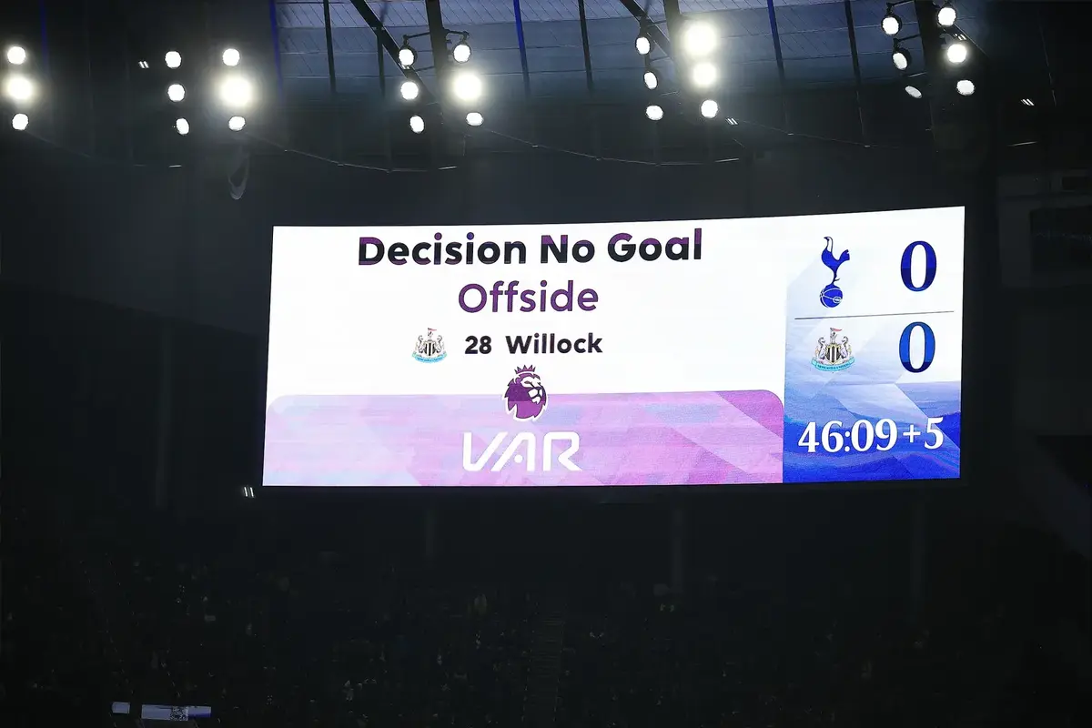 Former top referee laughs as Premier League official explanation on Joe ...