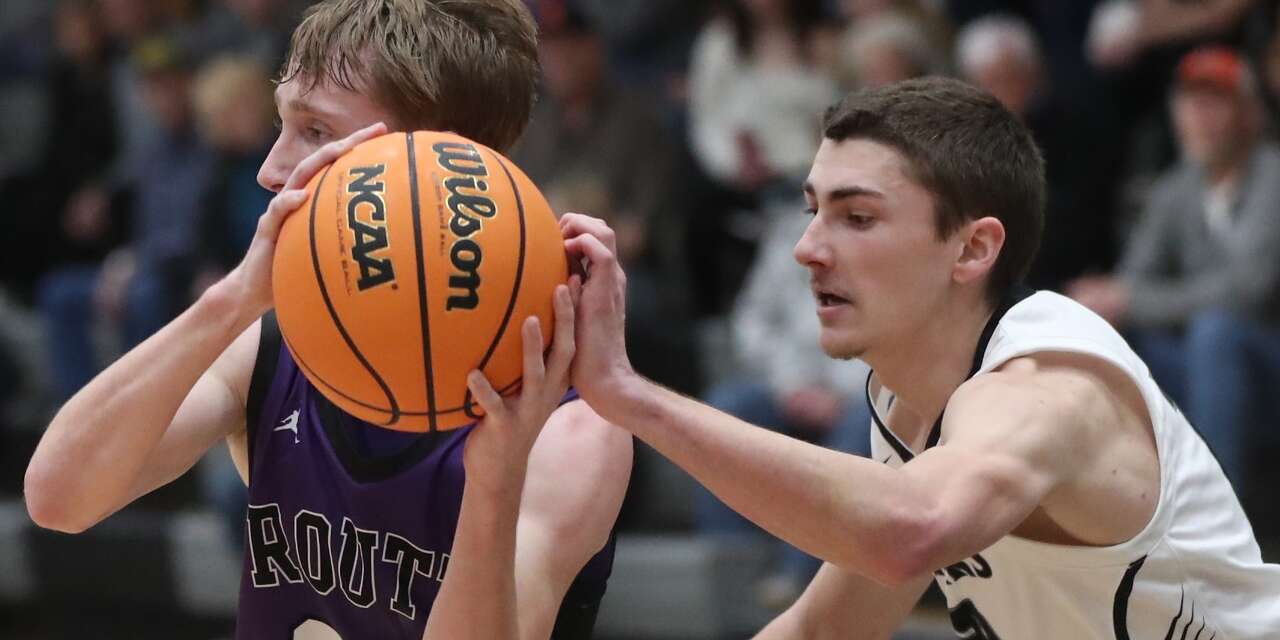 Eddinger scores 18 as West Central tops Payson 60-43