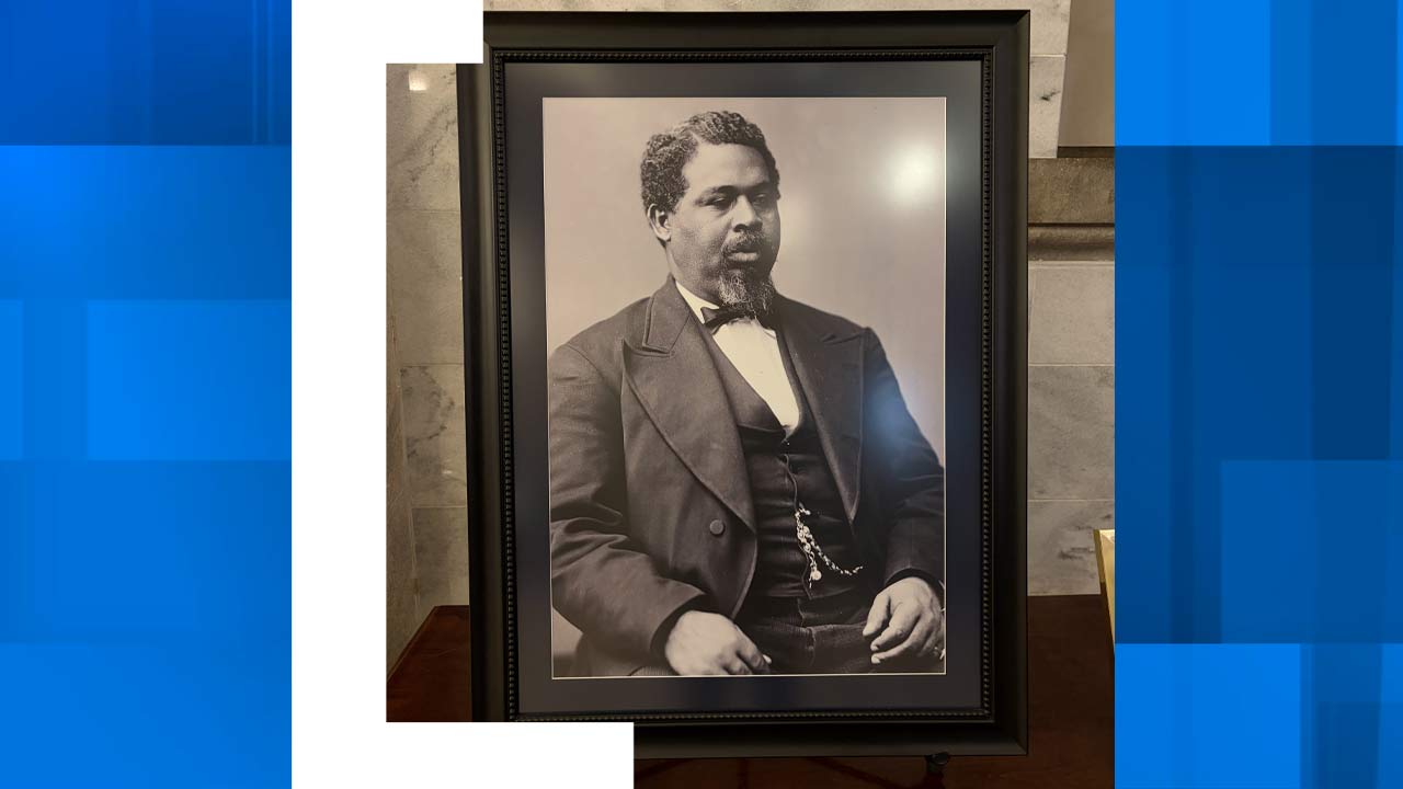 Black history in bronze: Robert Smalls’ story takes shape at SC State House