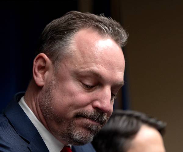 Former DOJ prosecutor joins Don Lemon's defense team