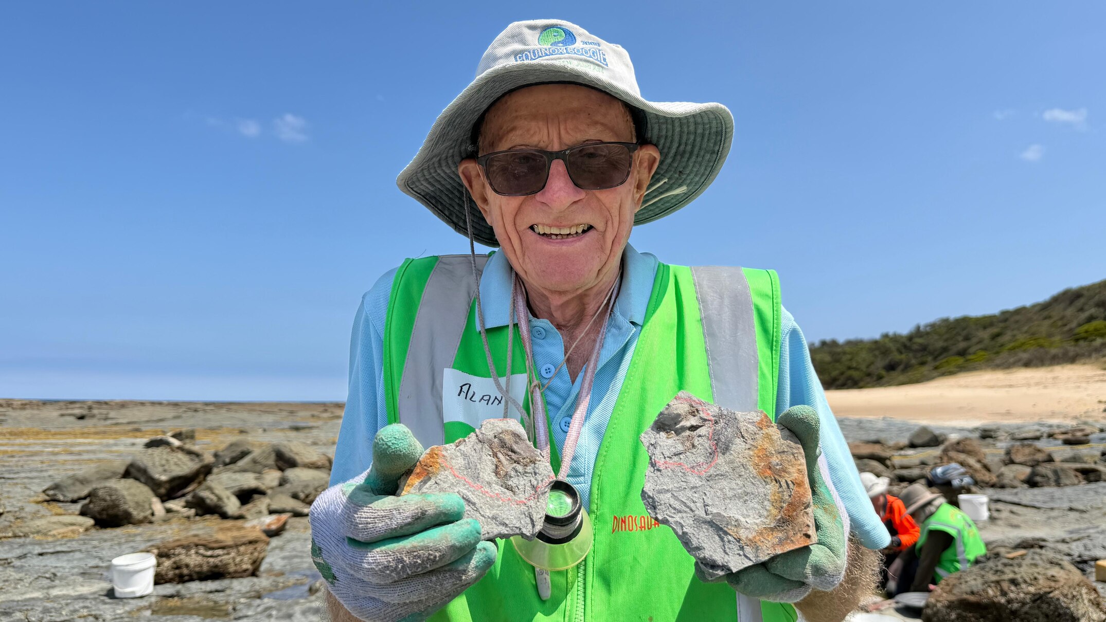 Dinosaur dig on Victoria's Bass Coast uncovers more than 60 bones and ...