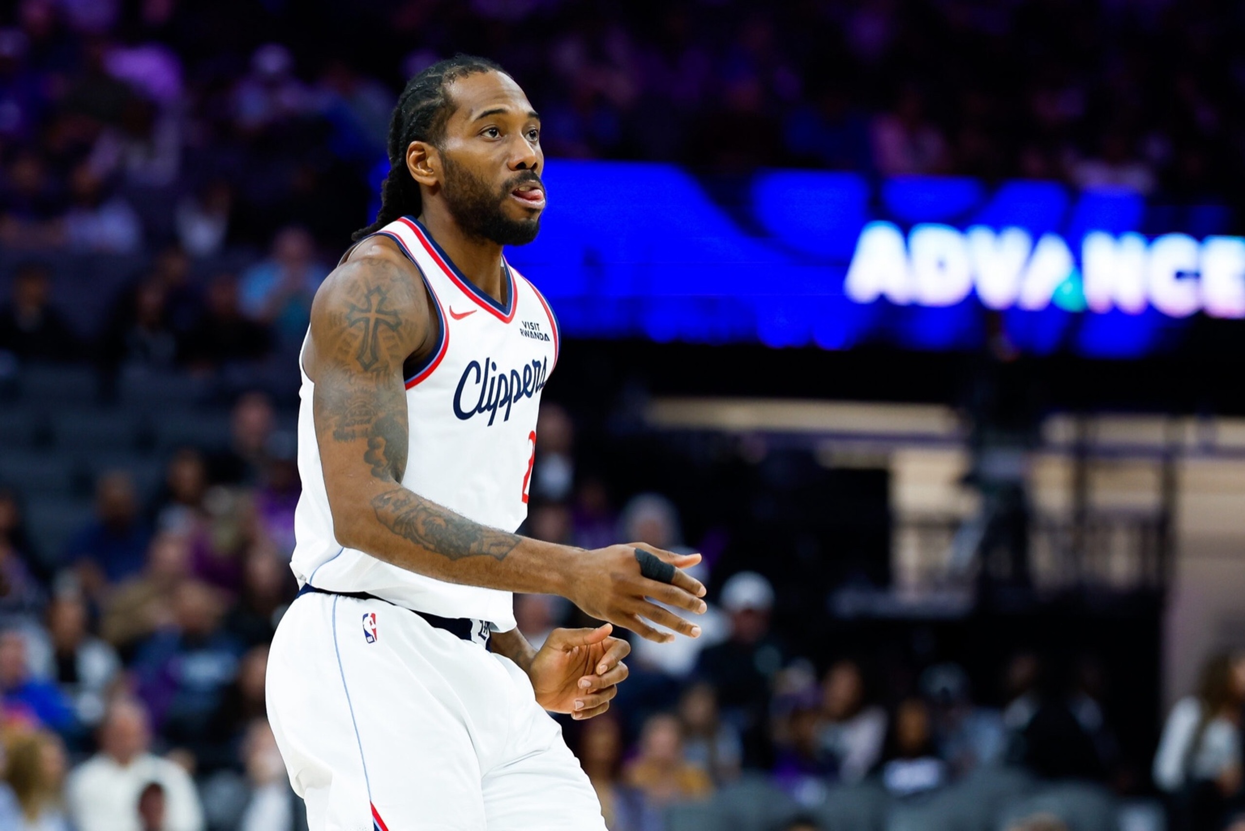 NBA executives reportedly split between Giannis Antetokounmpo, Kawhi ...