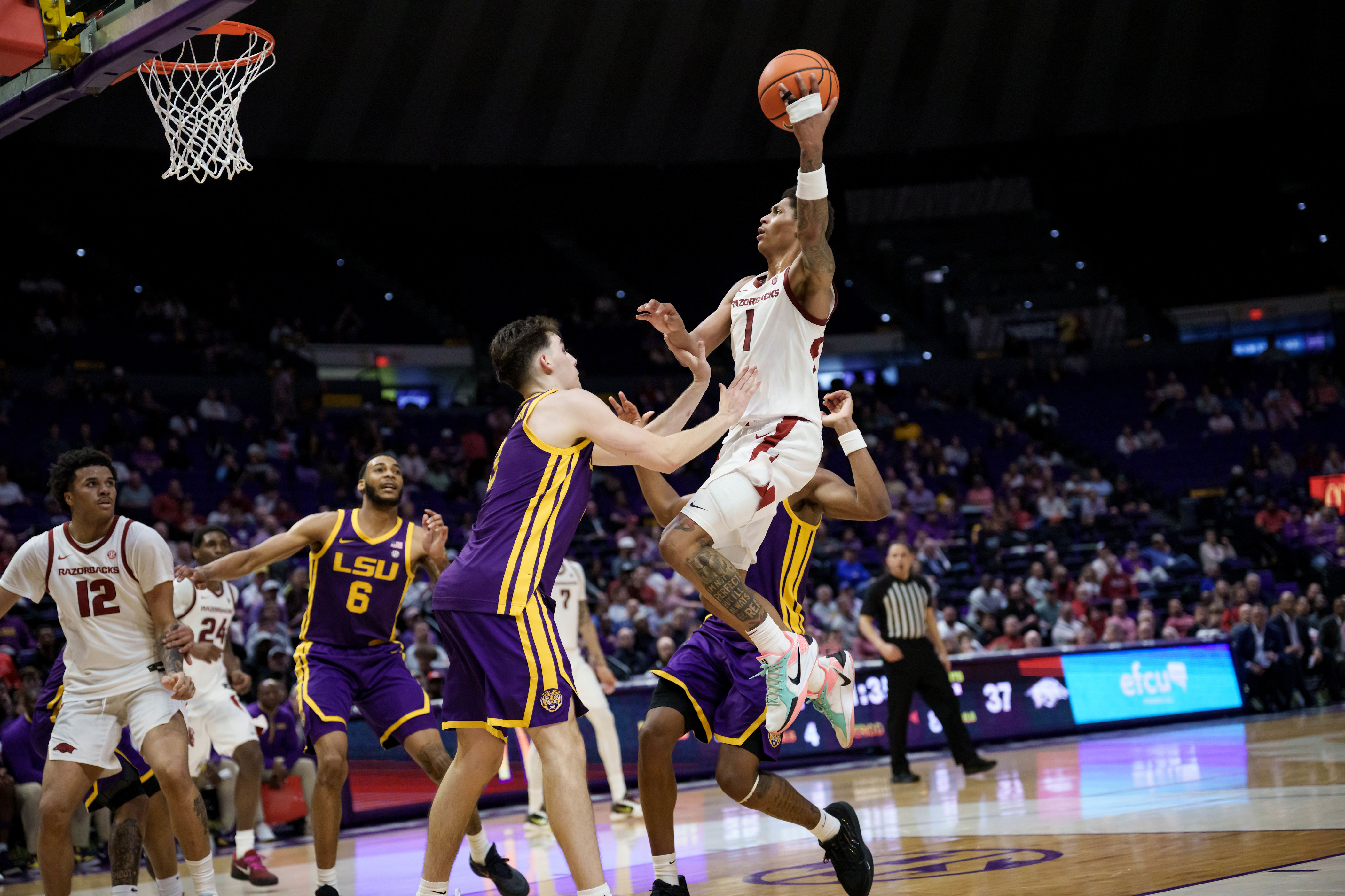 Arkansas basketball dominates from start to finish, routs LSU