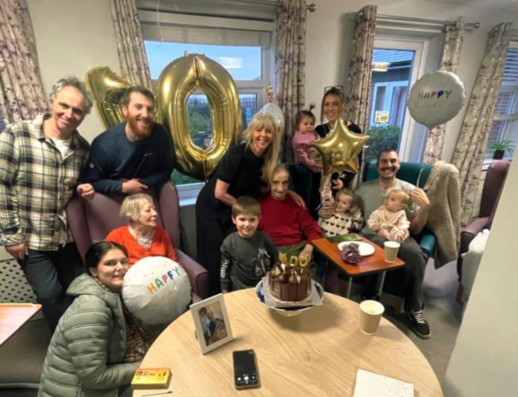 Former Wakefield Express features writer and pilot Frank Brown marks ...