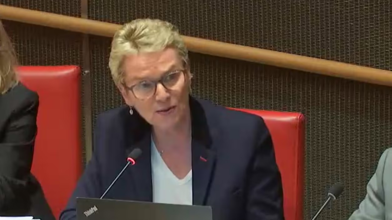 « C’est faux, archi faux ! » : Élise Lucet explose face aux accusations ...