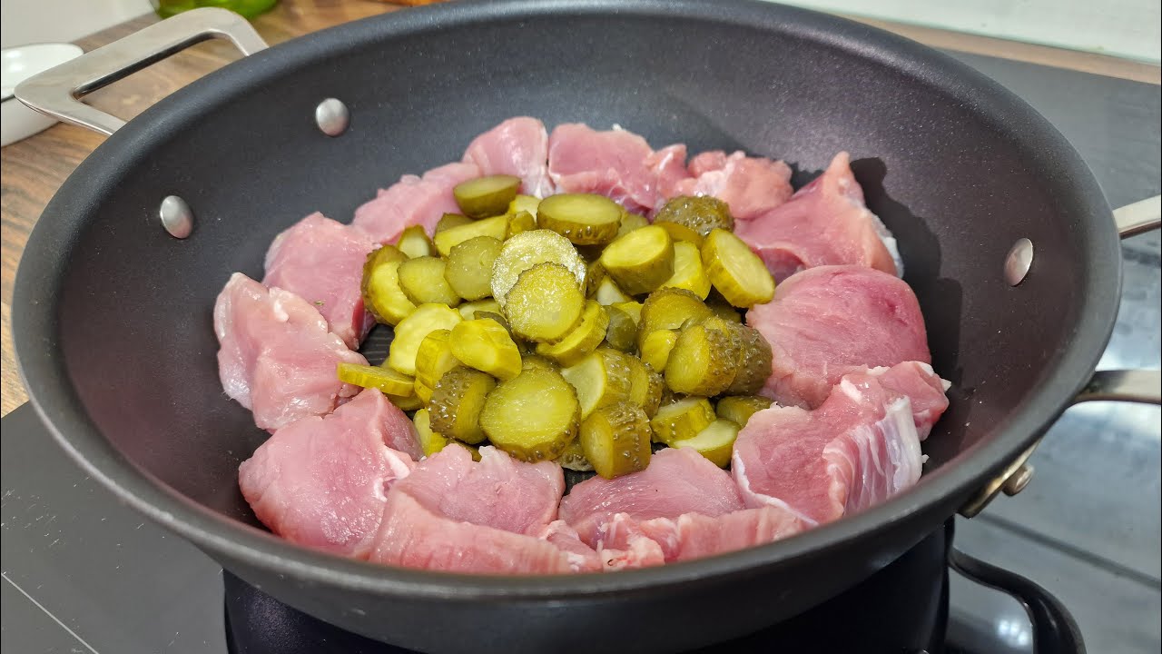 The most delicious dinner I have ever cooked! Pork with pickles!