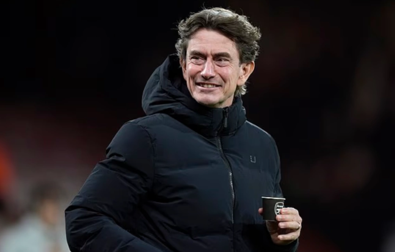 Tottenham sa thải HLV Thomas Frank