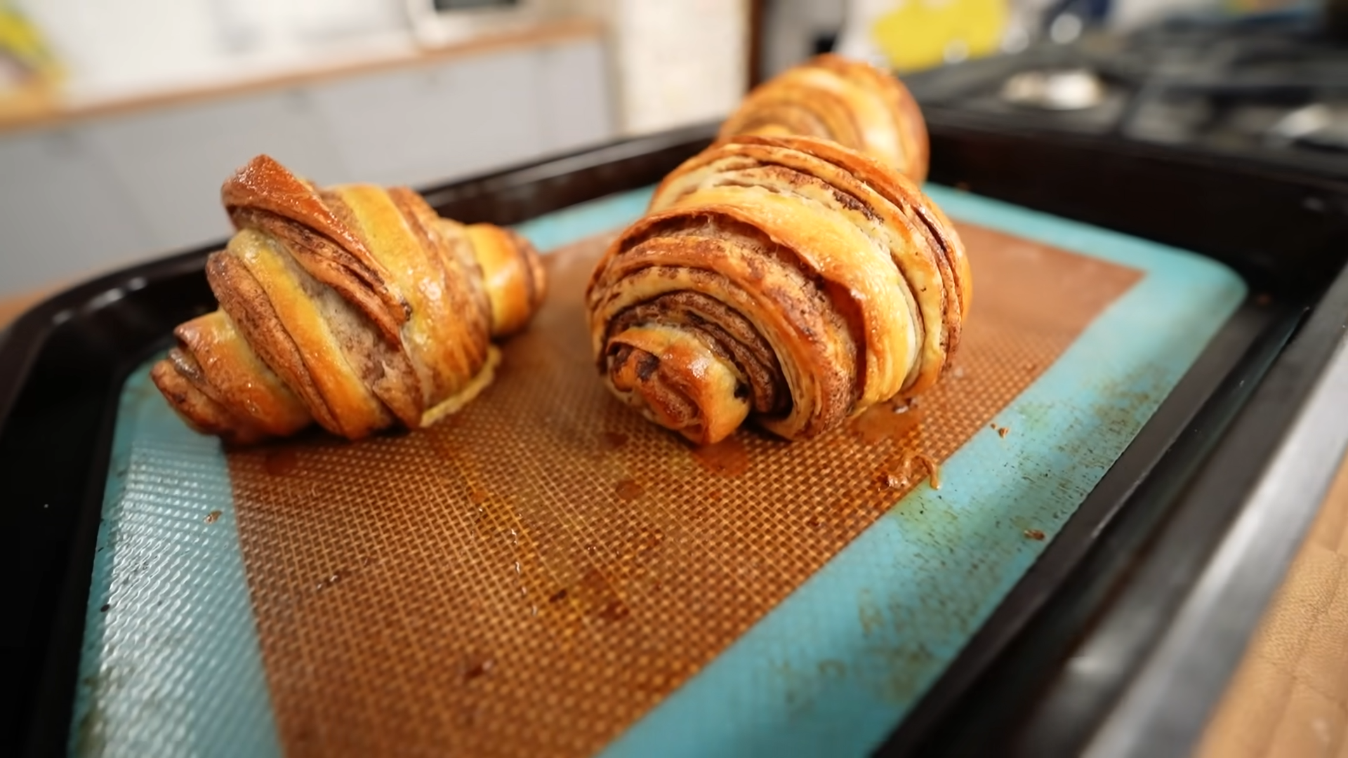 This is how chocolate butter croissants should be made