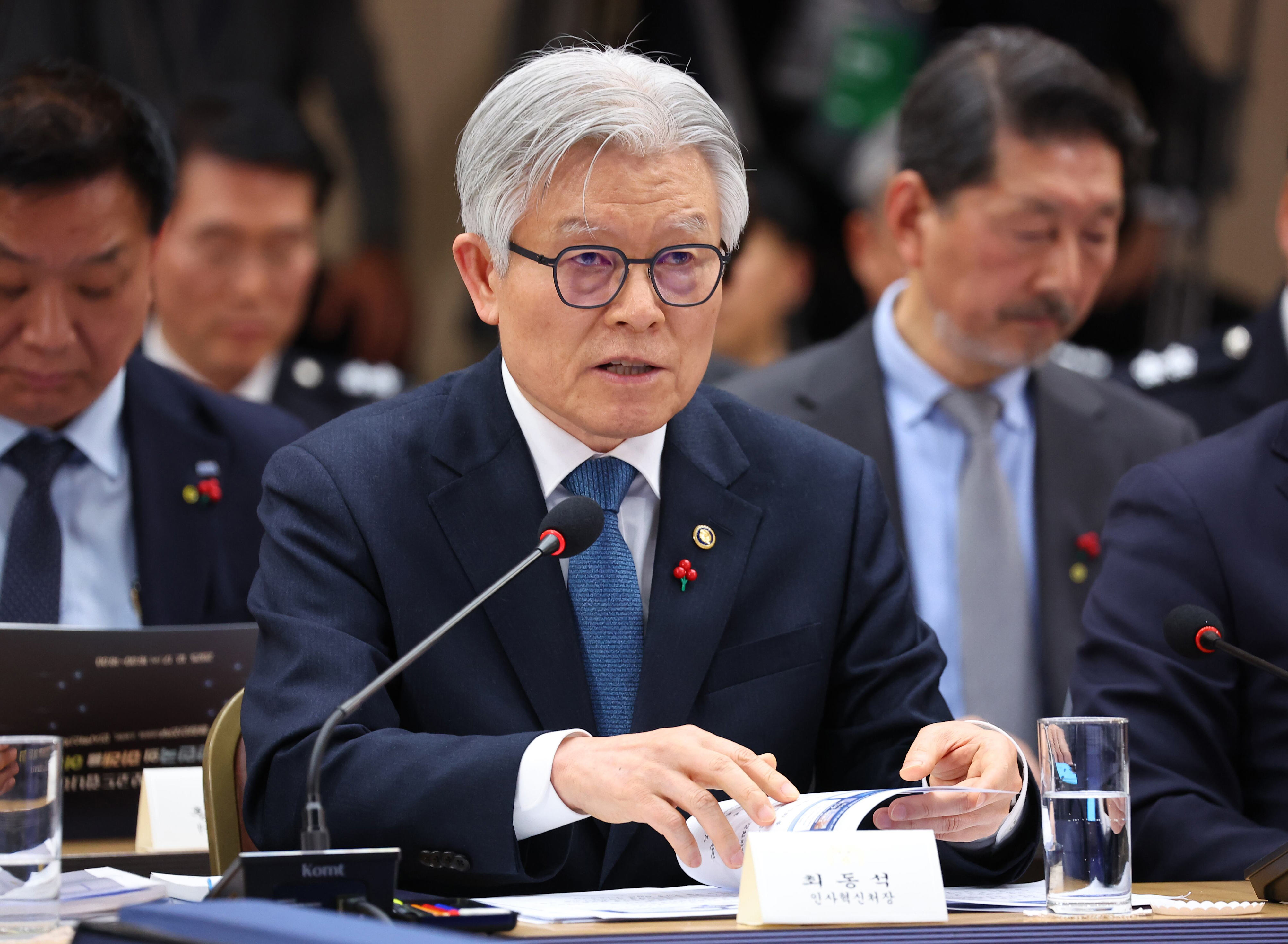 Personnel management minister demands real estate transaction ...