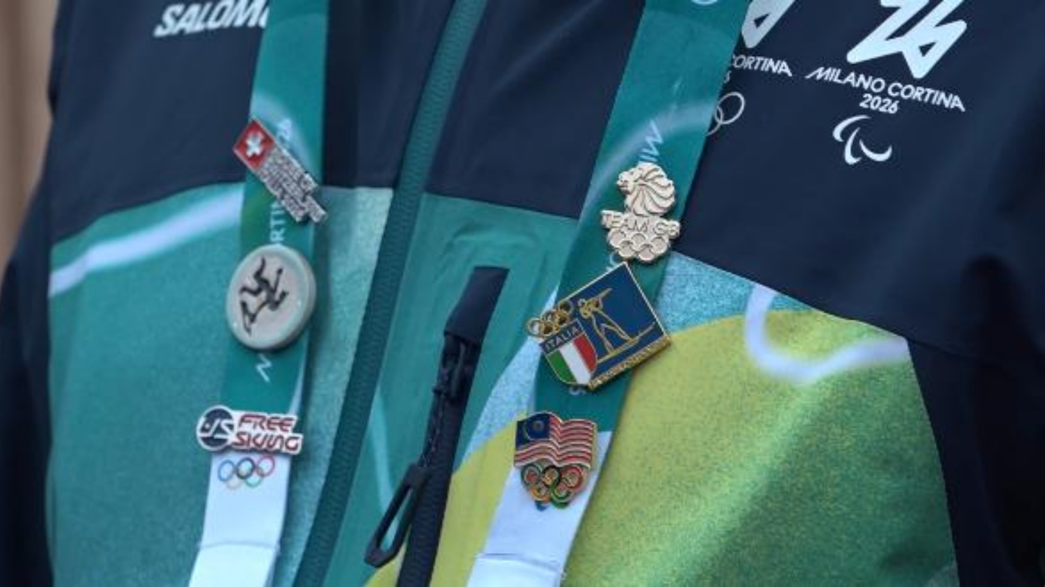 A Cortina è scoppiata la “pin mania”: tutti pazzi per le spillette dei ...