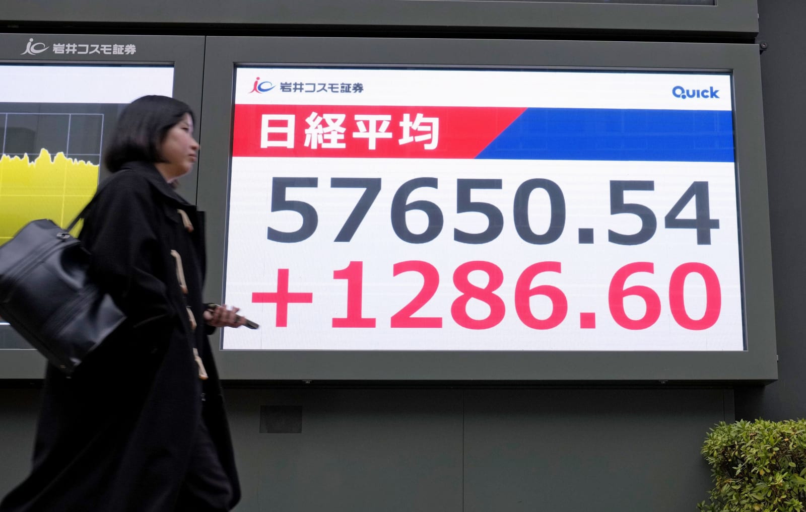 Focus: Selling of yen, bonds to continue after LDP's huge Japan ...