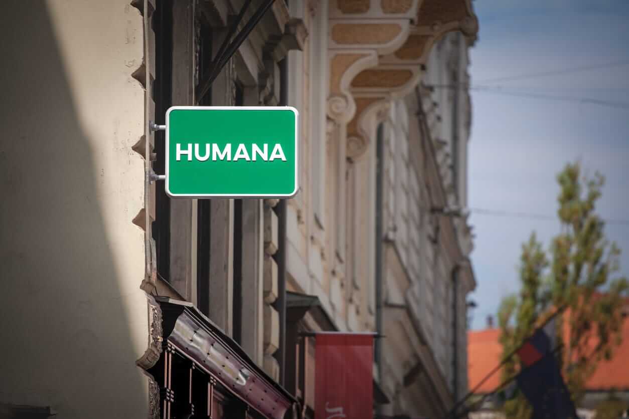 Are Wall Street analysts predicting Humana stock will climb or sink?