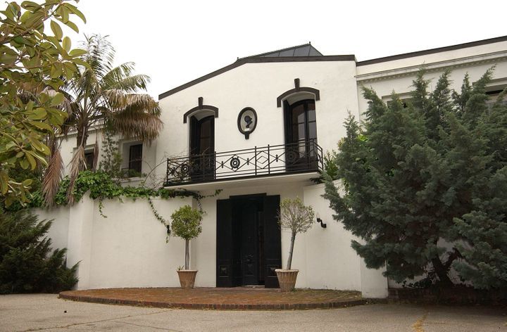 Touring Liza Minnelli's decaying Beverly Hills estate