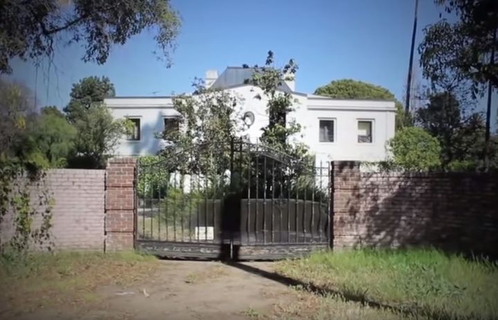 Touring Liza Minnelli's decaying Beverly Hills estate