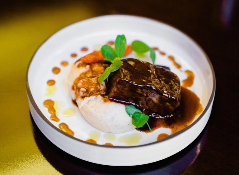 4 chain restaurants with the best braised short ribs, according to chefs