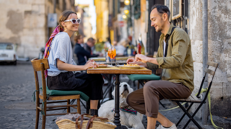 14 dining faux pas to avoid while traveling