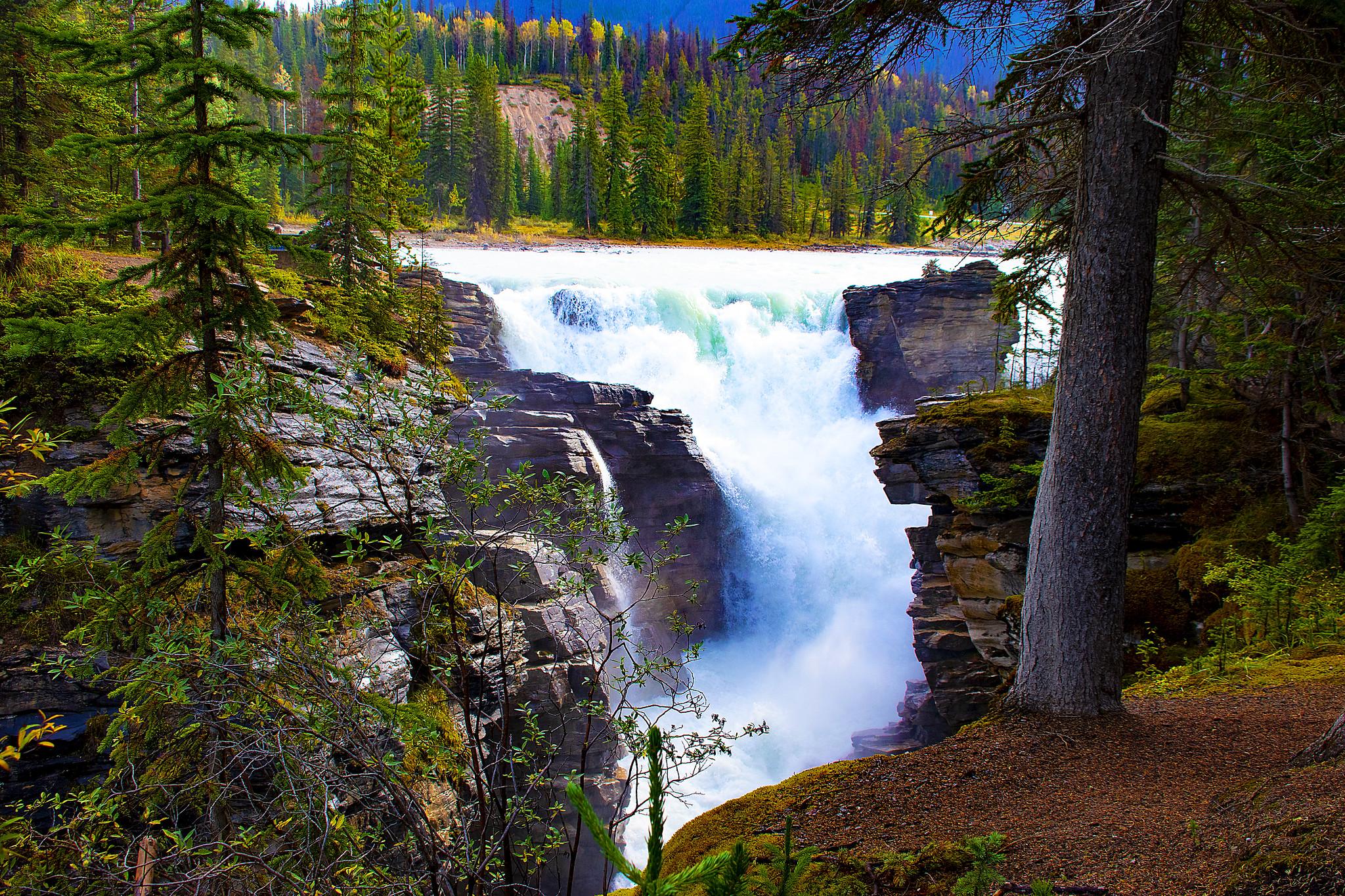 12 stunning waterfalls in Canada that are not Niagara Falls