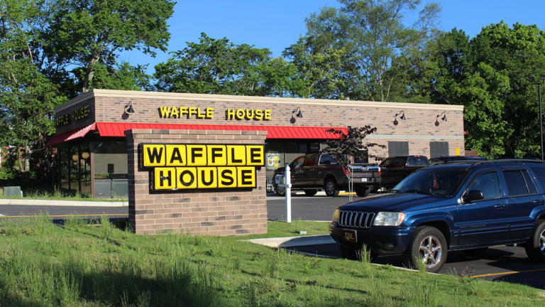 Waffle House brings back their affordable candlelit dinners this ...