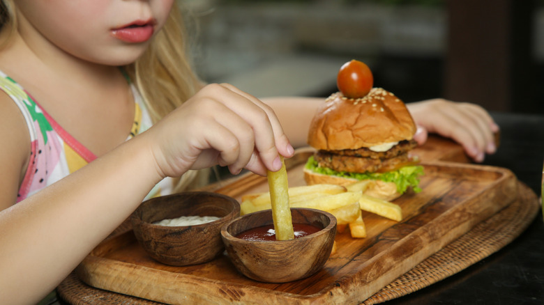 Is it rude to bring food for your kids to restaurants?