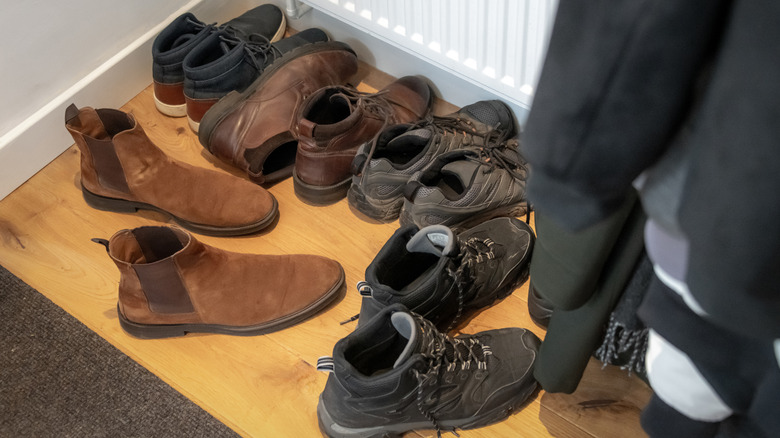 No more entryway shoe clutter: This DIY keeps footwear organized in ...