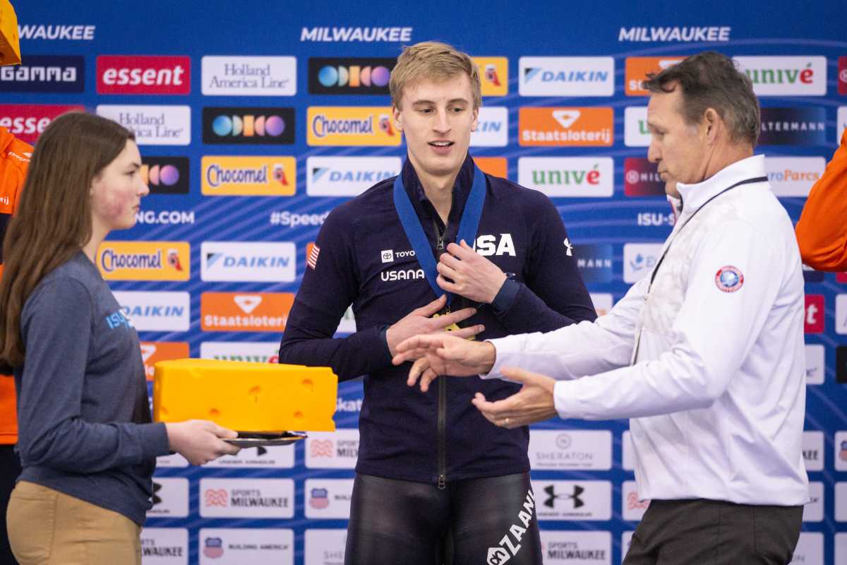 US speed skater Jordan Stolz has an interesting habit before training