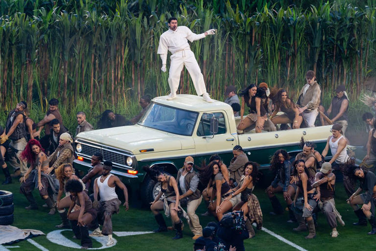 Bad Bunny's Super Bowl halftime dancers say viral gay moment represents ...