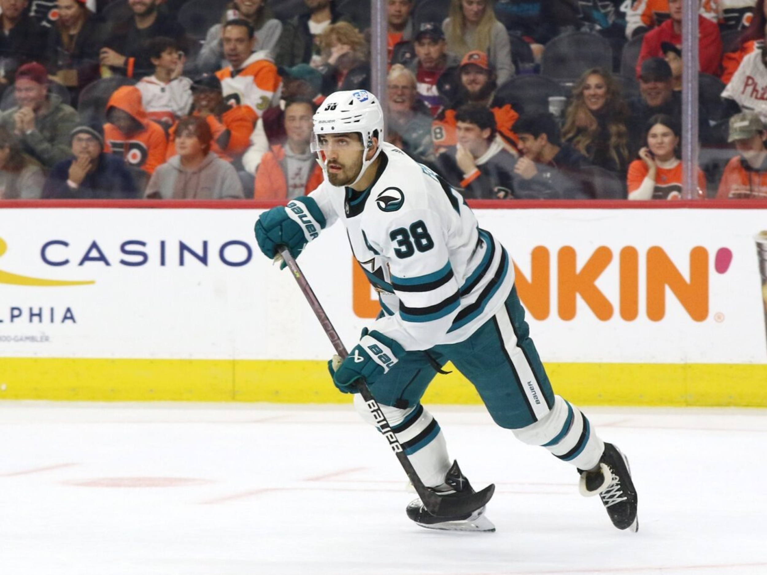 Chicago Blackhawks need to sign Mario Ferraro