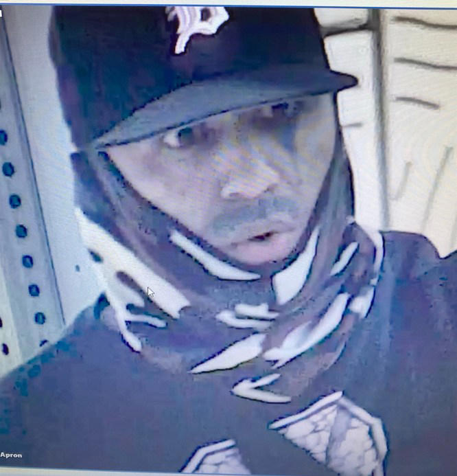 Thug who allegedly pulled fake gun on fed agents has extensive record ...
