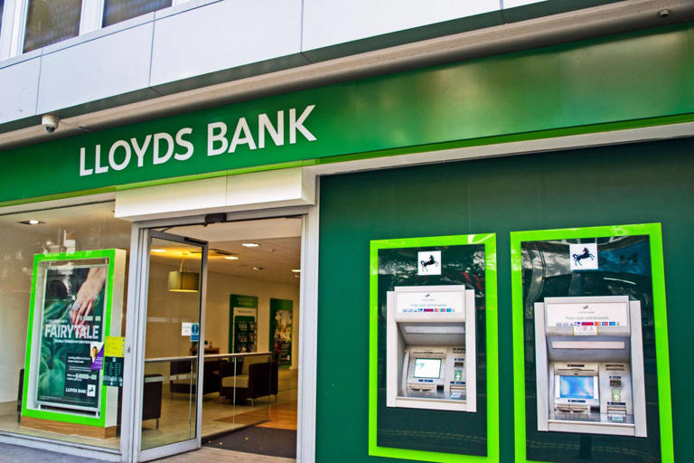 Lloyds, Halifax and Bank of Scotland apologise as customers hit by app ...