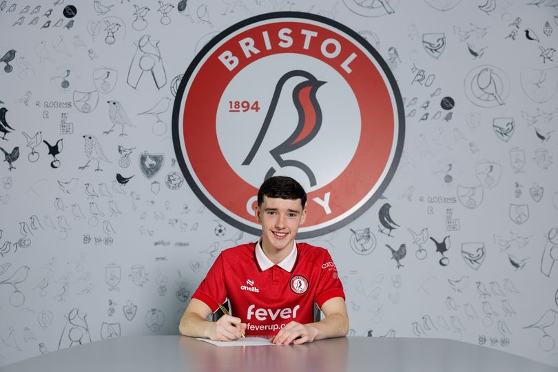 Bristol City 'excited to welcome' Rhys Knight as Robins confirm signing ...