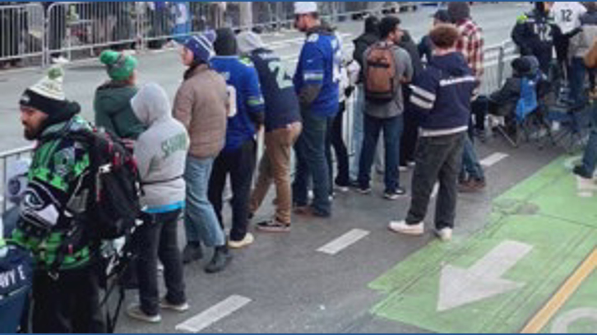 Seahawks fans line parade route
