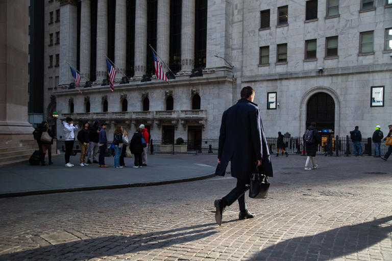 Wall Street bonuses help shrink NYC budget gap by $5 billion